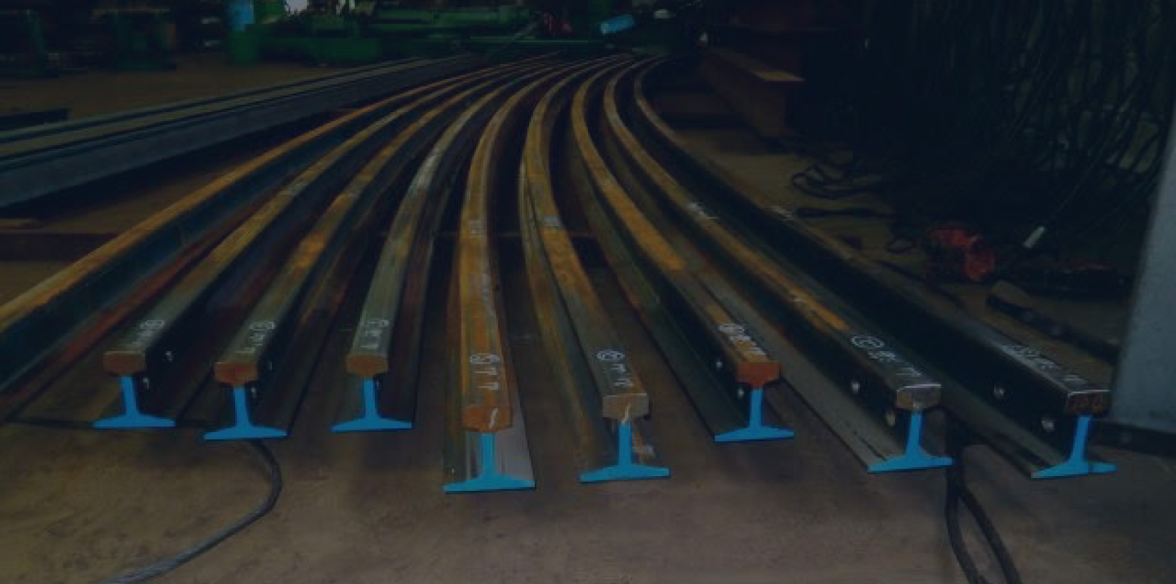 レール曲げ ｜ 加工事例 ｜ 東工建株式会社